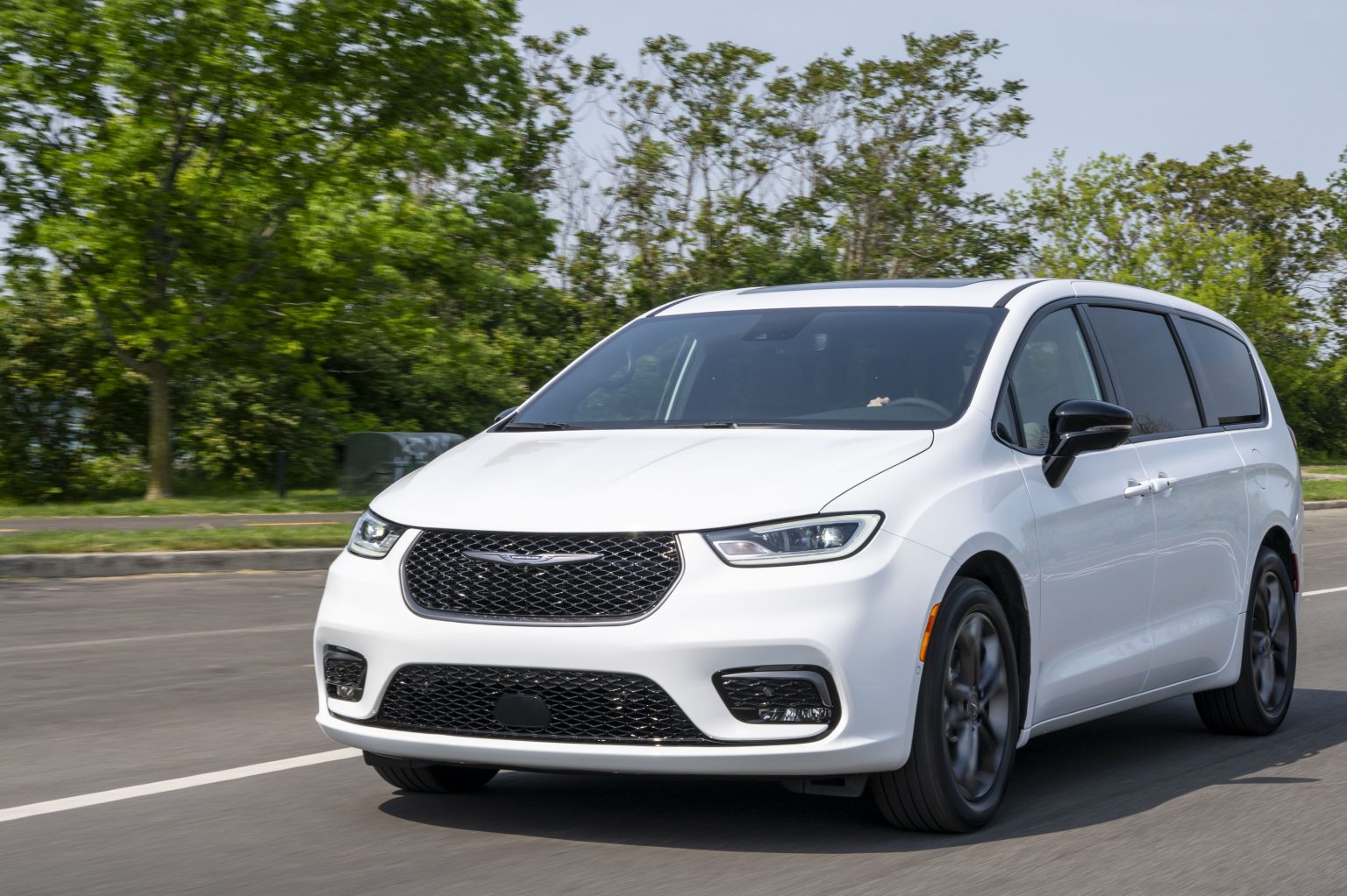 The Most Awarded Minivan Ever: Chrysler Pacifica Earns Consumer Guide ...