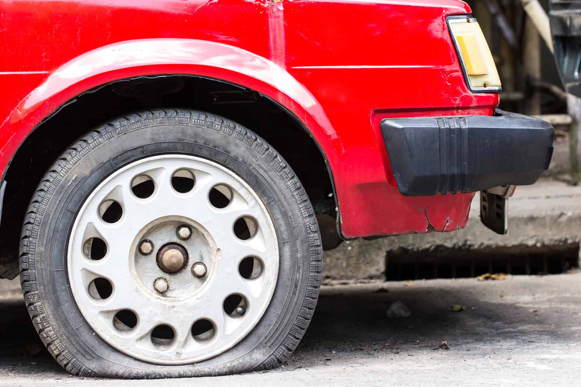 How to Drive on a Flat Tyre Long Enough to Reach Safety - motoringchronicle